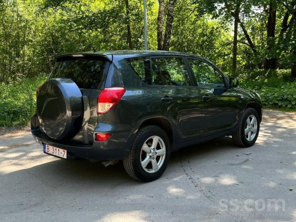 Grey Toyota RAV4 2007 in Riga, with an engine capacity of 2.20 L and mileage of 0 thousand km for 5299 €, photo 5 on AUTOMOTO.COM.LV