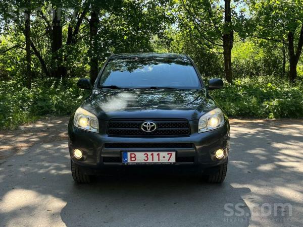 Grey Toyota RAV4 2007 in Riga, with an engine capacity of 2.20 L and mileage of 0 thousand km for 5299 €, photo 8 on AUTOMOTO.COM.LV