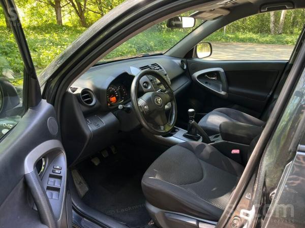 Grey Toyota RAV4 2007 in Riga, with an engine capacity of 2.20 L and mileage of 0 thousand km for 5299 €, photo 9 on AUTOMOTO.COM.LV
