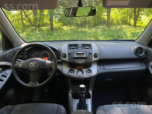 Grey Toyota RAV4 2007 in Riga, with an engine capacity of 2.20 L and mileage of 0 thousand km for 5299 €, photo 10 on AUTOMOTO.COM.LV