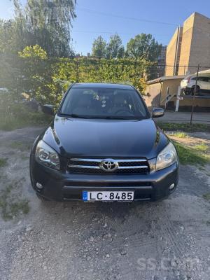 Grey Toyota RAV4 2007 in Riga, with an engine capacity of 2.20 L and mileage of 280 thousand km for 3950 €, photo 3 on AUTOMOTO.COM.LV