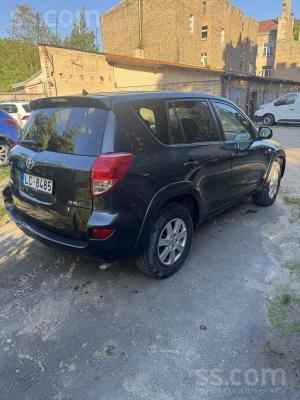 Grey Toyota RAV4 2007 in Riga, with an engine capacity of 2.20 L and mileage of 280 thousand km for 3950 €, photo 6 on AUTOMOTO.COM.LV