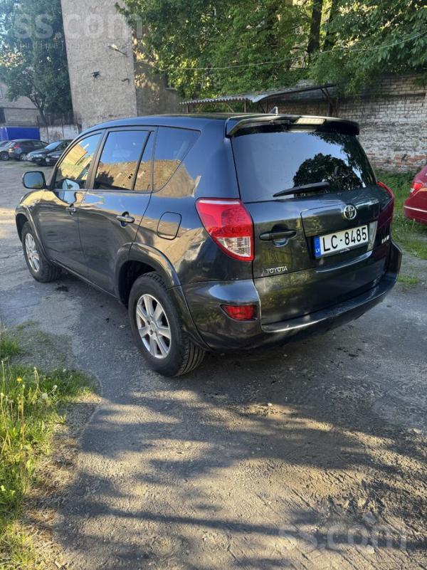 Grey Toyota RAV4 2007 in Riga, with an engine capacity of 2.20 L and mileage of 280 thousand km for 3950 €, photo 6 on AUTOMOTO.COM.LV