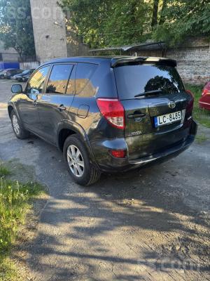 Grey Toyota RAV4 2007 in Riga, with an engine capacity of 2.20 L and mileage of 280 thousand km for 3950 €, photo 7 on AUTOMOTO.COM.LV
