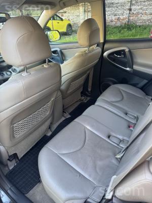 Grey Toyota RAV4 2007 in Riga, with an engine capacity of 2.20 L and mileage of 280 thousand km for 3950 €, photo 10 on AUTOMOTO.COM.LV