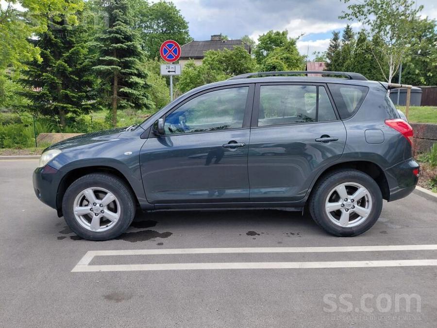 Grey Toyota RAV4 2007 in Riga, with an engine capacity of 2.00 L and mileage of 178 thousand km for 5290 €, photo 1 on AUTOMOTO.COM.LV