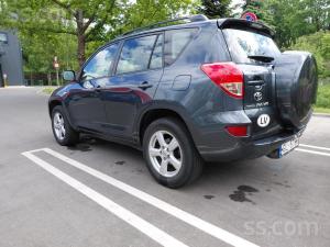 Grey Toyota RAV4 2007 in Riga, with an engine capacity of 2.00 L and mileage of 178 thousand km for 5290 €, photo 3 on AUTOMOTO.COM.LV
