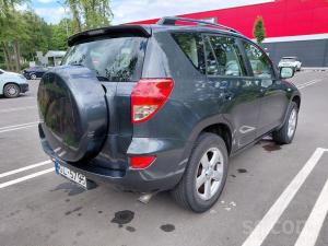 Grey Toyota RAV4 2007 in Riga, with an engine capacity of 2.00 L and mileage of 178 thousand km for 5290 €, photo 4 on AUTOMOTO.COM.LV