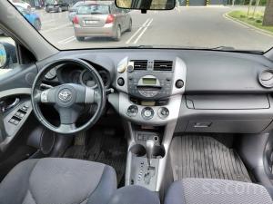 Grey Toyota RAV4 2007 in Riga, with an engine capacity of 2.00 L and mileage of 178 thousand km for 5290 €, photo 7 on AUTOMOTO.COM.LV