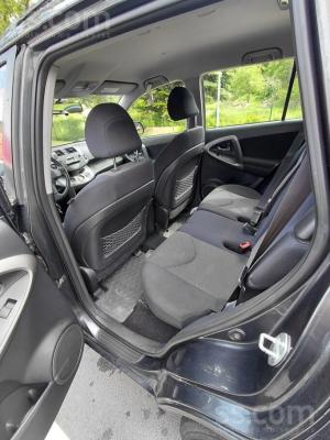 Grey Toyota RAV4 2007 in Riga, with an engine capacity of 2.00 L and mileage of 178 thousand km for 5290 €, photo 11 on AUTOMOTO.COM.LV
