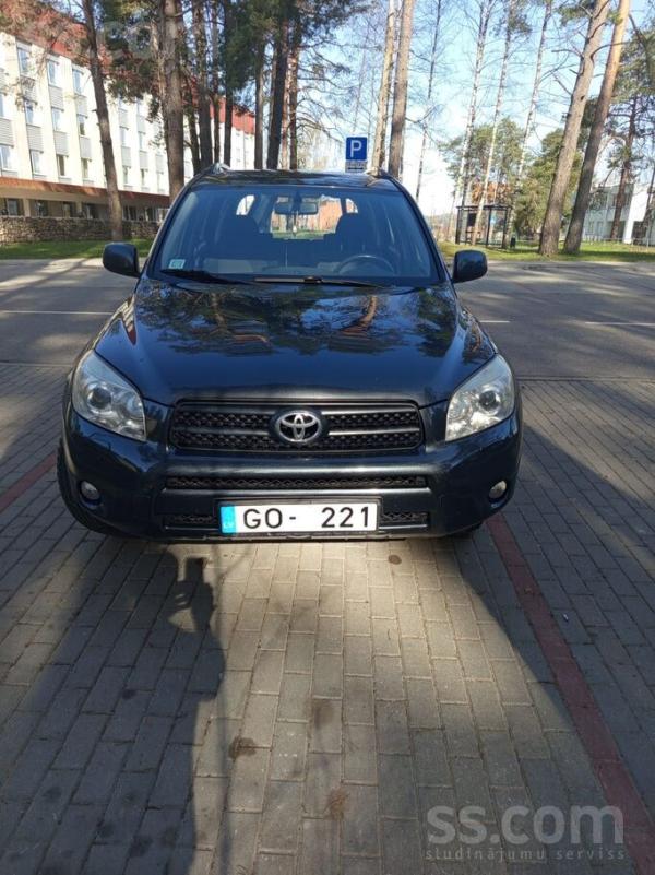 Grey Toyota RAV4 2007 in Kraslava, with an engine capacity of 2.20 L and mileage of 264 thousand km for 3300 €, photo 2 on AUTOMOTO.COM.LV