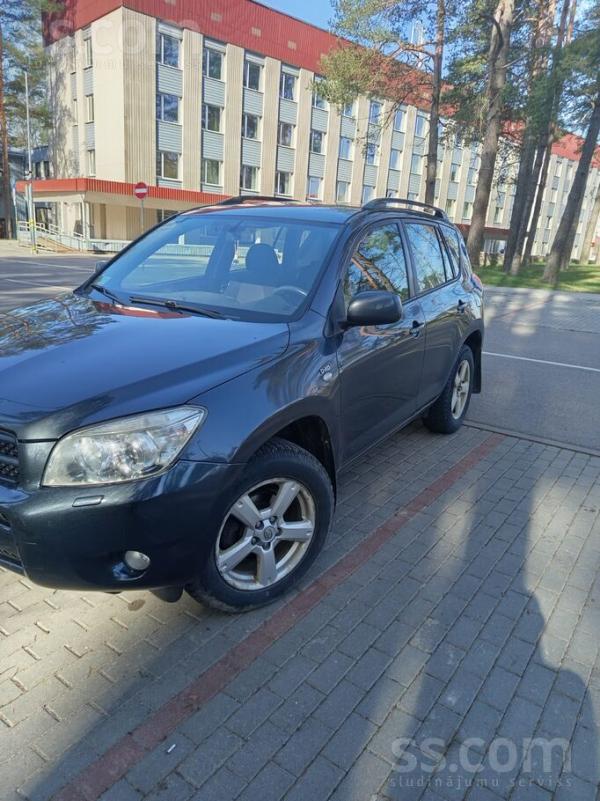 Grey Toyota RAV4 2007 in Kraslava, with an engine capacity of 2.20 L and mileage of 264 thousand km for 3300 €, photo 3 on AUTOMOTO.COM.LV