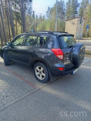 Pelēks Toyota RAV4 2007 Krāslava, ar dzinēja tilpumu 2.20 L un nobraukumu 264 tūkst. km par 3300 €, foto  vietnē AUTOMOTO.COM.LV