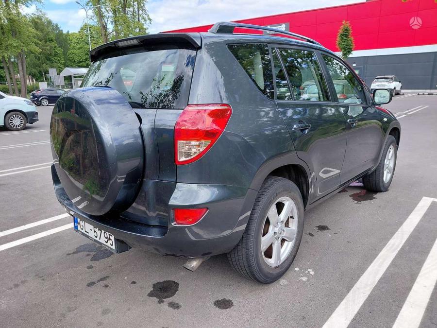Pelēks Toyota RAV4 2007 Rīga, ar dzinēja tilpumu 2.00 L un nobraukumu 178 tūkst. km par 5300 €, foto 4 vietnē AUTOMOTO.COM.LV