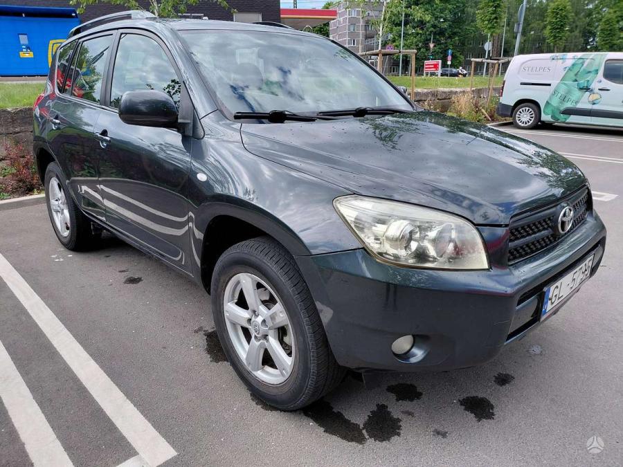 Pelēks Toyota RAV4 2007 Rīga, ar dzinēja tilpumu 2.00 L un nobraukumu 178 tūkst. km par 5300 €, foto 6 vietnē AUTOMOTO.COM.LV