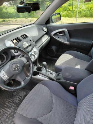 Pelēks Toyota RAV4 2007 Rīga, ar dzinēja tilpumu 2.00 L un nobraukumu 178 tūkst. km par 5300 €, foto 9 vietnē AUTOMOTO.COM.LV