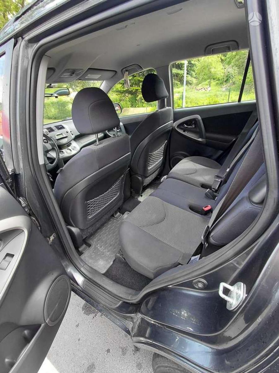 Pelēks Toyota RAV4 2007 Rīga, ar dzinēja tilpumu 2.00 L un nobraukumu 178 tūkst. km par 5300 €, foto 11 vietnē AUTOMOTO.COM.LV