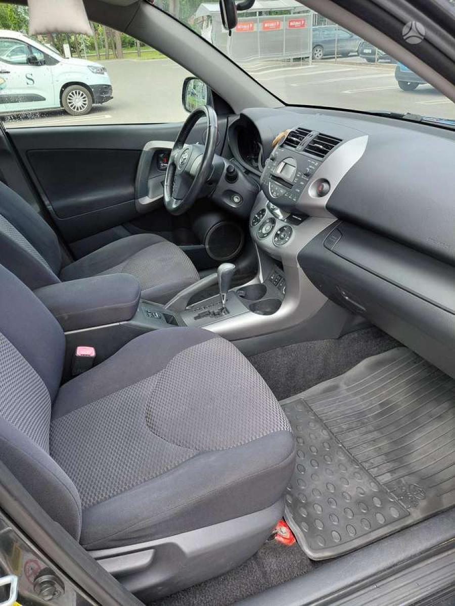 Pelēks Toyota RAV4 2007 Rīga, ar dzinēja tilpumu 2.00 L un nobraukumu 178 tūkst. km par 5300 €, foto 12 vietnē AUTOMOTO.COM.LV