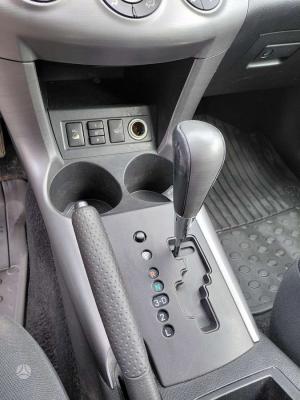 Pelēks Toyota RAV4 2007 Rīga, ar dzinēja tilpumu 2.00 L un nobraukumu 178 tūkst. km par 5300 €, foto 17 vietnē AUTOMOTO.COM.LV