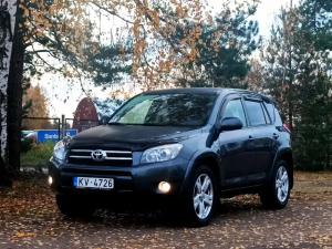 Pelēks Toyota RAV4 2007 Rīga, ar dzinēja tilpumu 2.20 L un nobraukumu 224 tūkst. km par 4500 €, foto  vietnē AUTOMOTO.COM.LV