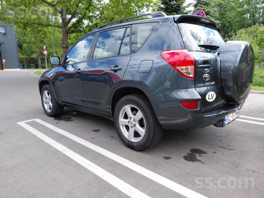 Pelēks Toyota RAV4 2007 Rīga, ar dzinēja tilpumu 2.00 L un nobraukumu 178 tūkst. km par 4690 €, foto 1 vietnē AUTOMOTO.COM.LV