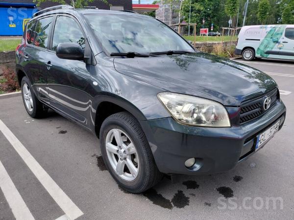 Grey Toyota RAV4 2007 in Riga, with an engine capacity of 2.00 L and mileage of 178 thousand km for 4690 €, photo 5 on AUTOMOTO.COM.LV