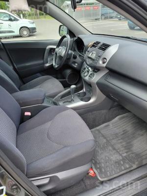 Pelēks Toyota RAV4 2007 Rīga, ar dzinēja tilpumu 2.00 L un nobraukumu 178 tūkst. km par 4690 €, foto 8 vietnē AUTOMOTO.COM.LV