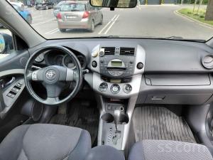 Pelēks Toyota RAV4 2007 Rīga, ar dzinēja tilpumu 2.00 L un nobraukumu 178 tūkst. km par 4690 €, foto 9 vietnē AUTOMOTO.COM.LV