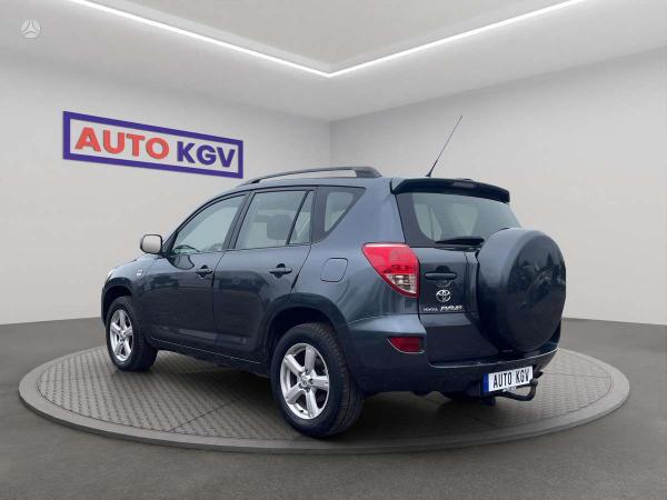 Grey Toyota RAV4 2007 in Vilnius, with an engine capacity of 2.20 L and mileage of 297 thousand km for 4999 €, photo 3 on AUTOMOTO.COM.LV