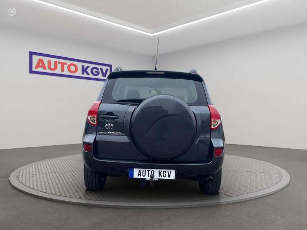 Grey Toyota RAV4 2007 in Vilnius, with an engine capacity of 2.20 L and mileage of 297 thousand km for 4999 €, photo 4 on AUTOMOTO.COM.LV