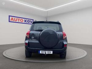 Grey Toyota RAV4 2007 in Vilnius, with an engine capacity of 2.20 L and mileage of 297 thousand km for 4999 €, photo 5 on AUTOMOTO.COM.LV