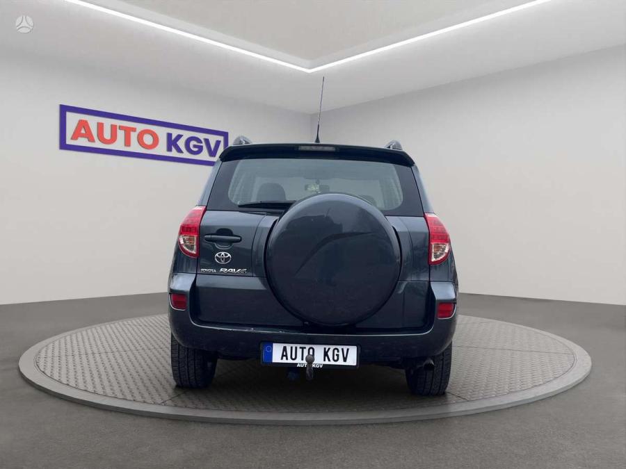 Grey Toyota RAV4 2007 in Vilnius, with an engine capacity of 2.20 L and mileage of 297 thousand km for 4999 €, photo 5 on AUTOMOTO.COM.LV