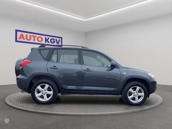 Grey Toyota RAV4 2007 in Vilnius, with an engine capacity of 2.20 L and mileage of 297 thousand km for 4999 €, photo 6 on AUTOMOTO.COM.LV