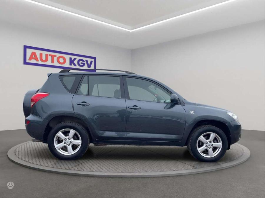Grey Toyota RAV4 2007 in Vilnius, with an engine capacity of 2.20 L and mileage of 297 thousand km for 4999 €, photo 7 on AUTOMOTO.COM.LV