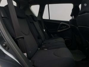 Grey Toyota RAV4 2007 in Vilnius, with an engine capacity of 2.20 L and mileage of 297 thousand km for 4999 €, photo 10 on AUTOMOTO.COM.LV