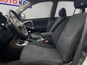 Grey Toyota RAV4 2007 in Vilnius, with an engine capacity of 2.20 L and mileage of 297 thousand km for 4999 €, photo 14 on AUTOMOTO.COM.LV