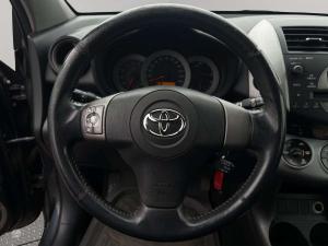 Grey Toyota RAV4 2007 in Vilnius, with an engine capacity of 2.20 L and mileage of 297 thousand km for 4999 €, photo 16 on AUTOMOTO.COM.LV