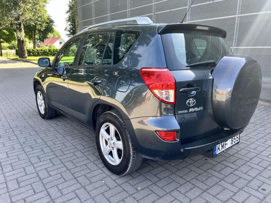 Grey Toyota RAV4 2007 in Marijampole, with an engine capacity of 2.23 L and mileage of 310 thousand km for 2950 €, photo 5 on AUTOMOTO.COM.LV