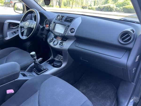 Grey Toyota RAV4 2007 in Marijampole, with an engine capacity of 2.23 L and mileage of 310 thousand km for 2950 €, photo 7 on AUTOMOTO.COM.LV