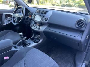 Grey Toyota RAV4 2007 in Marijampole, with an engine capacity of 2.23 L and mileage of 310 thousand km for 2950 €, photo 8 on AUTOMOTO.COM.LV