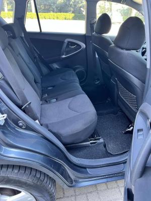 Grey Toyota RAV4 2007 in Marijampole, with an engine capacity of 2.23 L and mileage of 310 thousand km for 2950 €, photo 9 on AUTOMOTO.COM.LV