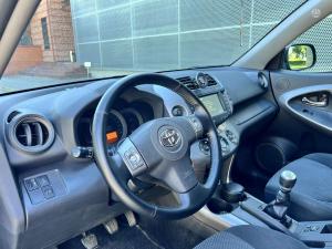 Grey Toyota RAV4 2007 in Marijampole, with an engine capacity of 2.23 L and mileage of 310 thousand km for 2950 €, photo 10 on AUTOMOTO.COM.LV