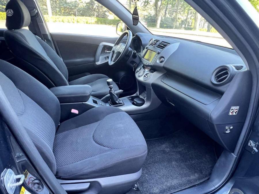 Grey Toyota RAV4 2007 in Marijampole, with an engine capacity of 2.23 L and mileage of 310 thousand km for 2950 €, photo 12 on AUTOMOTO.COM.LV