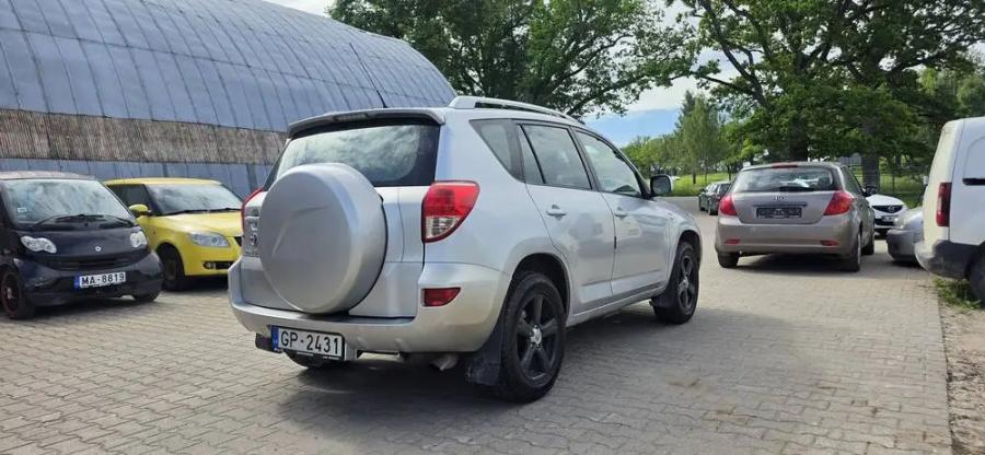 Pelēks Toyota RAV4 2007 Valmiera, ar dzinēja tilpumu 2.20 L un nobraukumu 309 tūkst. km par 2450 €, foto 4 vietnē AUTOMOTO.COM.LV