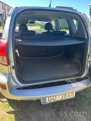 Pelēks Toyota RAV4 2007 Rīga, ar dzinēja tilpumu 2.00 L un nobraukumu 152 tūkst. km par 5900 €, foto 7 vietnē AUTOMOTO.COM.LV