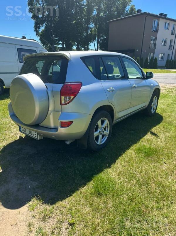 Pelēks Toyota RAV4 2007 Rīga, ar dzinēja tilpumu 2.00 L un nobraukumu 152 tūkst. km par 5600 €, foto 2 vietnē AUTOMOTO.COM.LV