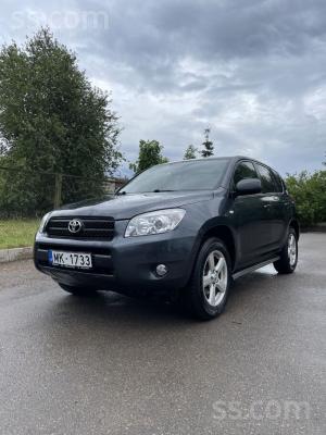 Pelēks Toyota RAV4 2007 Rīga, ar dzinēja tilpumu 2.20 L un nobraukumu 316 tūkst. km par 3500 €, foto  vietnē AUTOMOTO.COM.LV