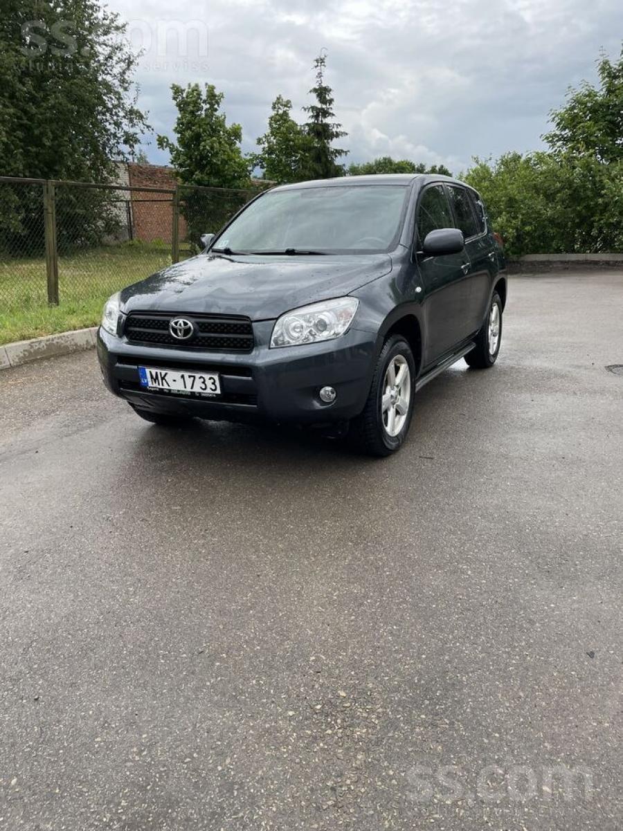 Pelēks Toyota RAV4 2007 Rīga, ar dzinēja tilpumu 2.20 L un nobraukumu 316 tūkst. km par 3500 €, foto 3 vietnē AUTOMOTO.COM.LV