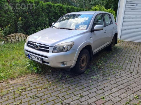 Pelēks Toyota RAV4 2007 Rīga, ar dzinēja tilpumu 2.20 L un nobraukumu 265 tūkst. km par 1500 €, foto 1 vietnē AUTOMOTO.COM.LV