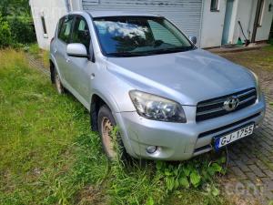 Pelēks Toyota RAV4 2007 Rīga, ar dzinēja tilpumu 2.20 L un nobraukumu 265 tūkst. km par 1500 €, foto 3 vietnē AUTOMOTO.COM.LV